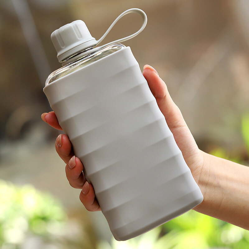 Новая бутылка Tritan Fresh Style с ручкой, плоская бутылка с силиконовым покрытием, пластиковый стакан, высококачественная портативная бутылка для воды для студентов