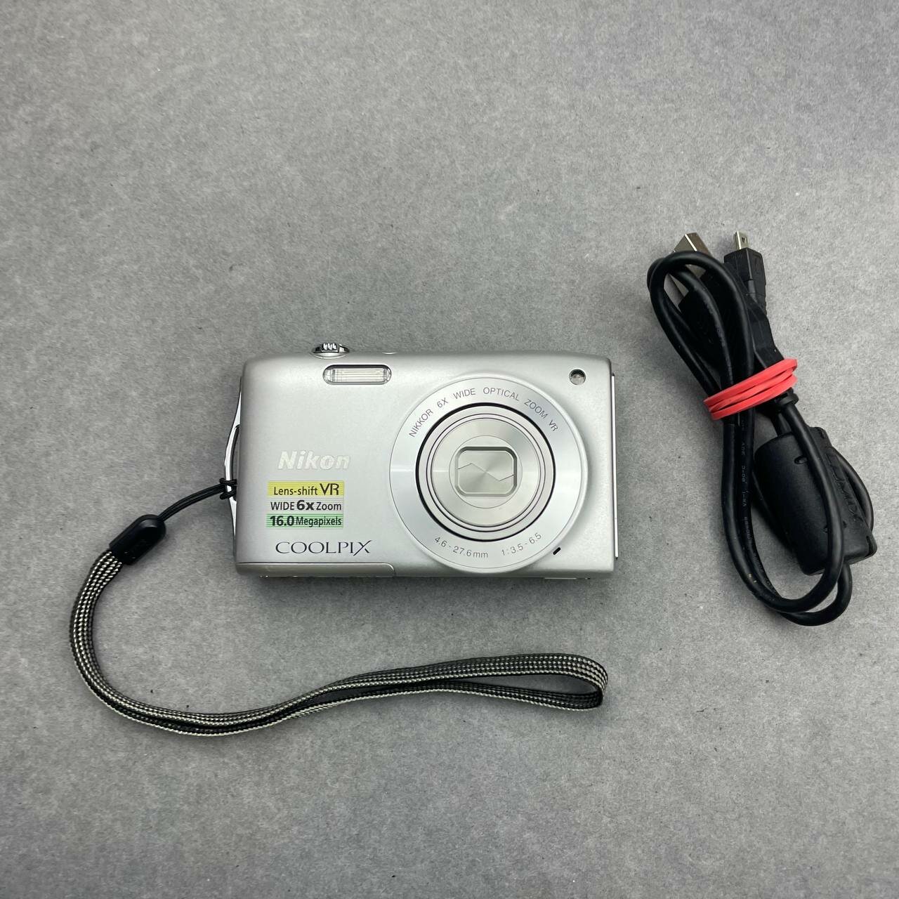 Цифровой компактный фотоаппарат Nikon Coolpix S3300, серебристый