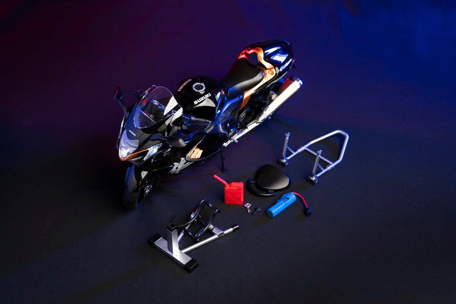 Модель мотоцикла Suzuki Hayabusa 1:6, черная, с подсветкой