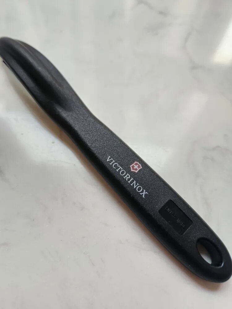 Овощечистка для овощей и фруктов Victorinox 7.6075 черный