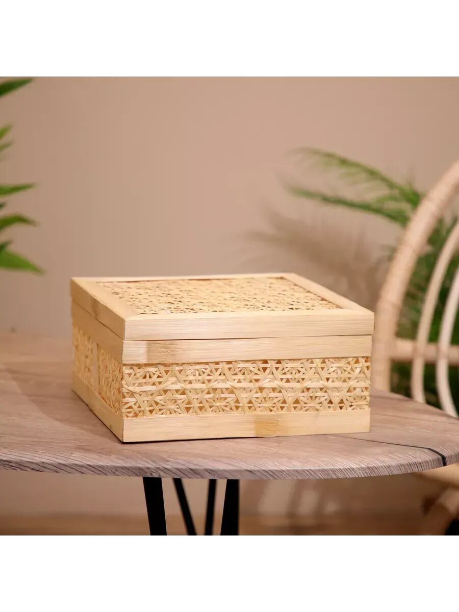 Шкатулка плетёная с крышкой