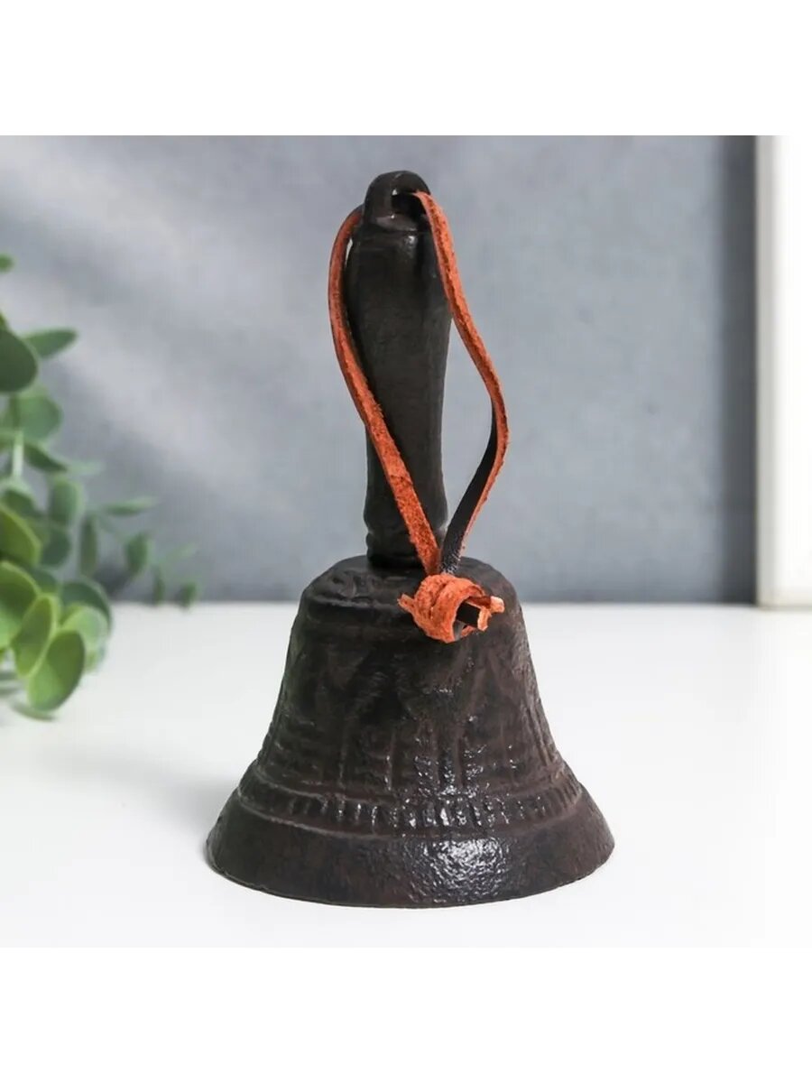 Звонящий сувенирный колокол из чугуна