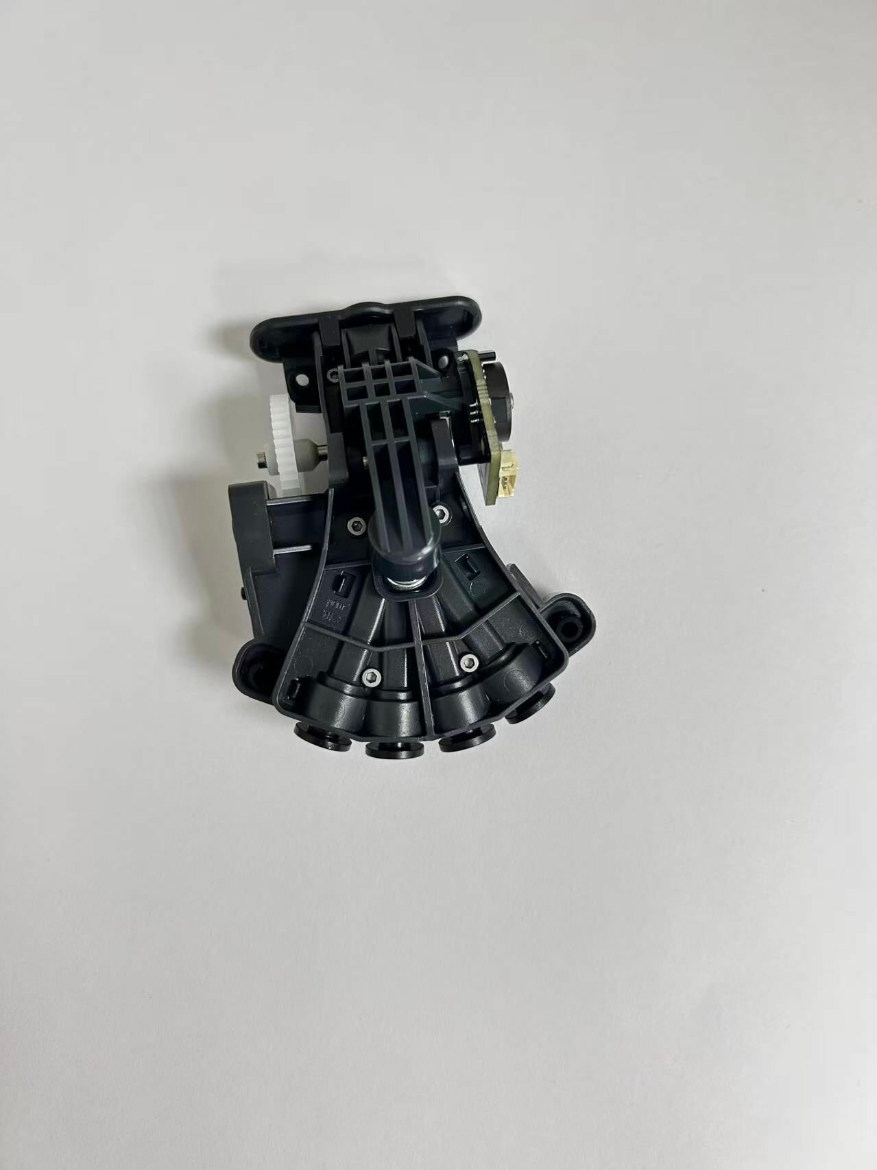 Внутренний концентратор Bambu Lab AMS, предназначенный для 3D-принтеров моделей P1P, P1S, X1C (Артикул SPP015)