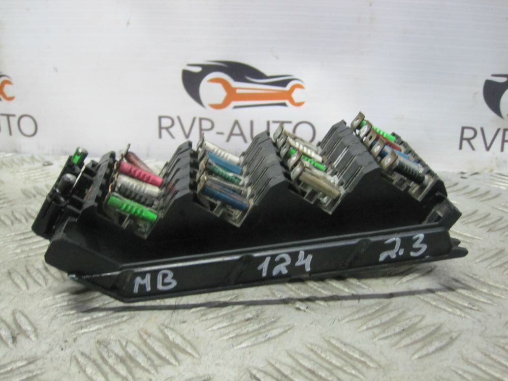 Блок предохранителей Mercedes Benz W124 1984-1993 124346