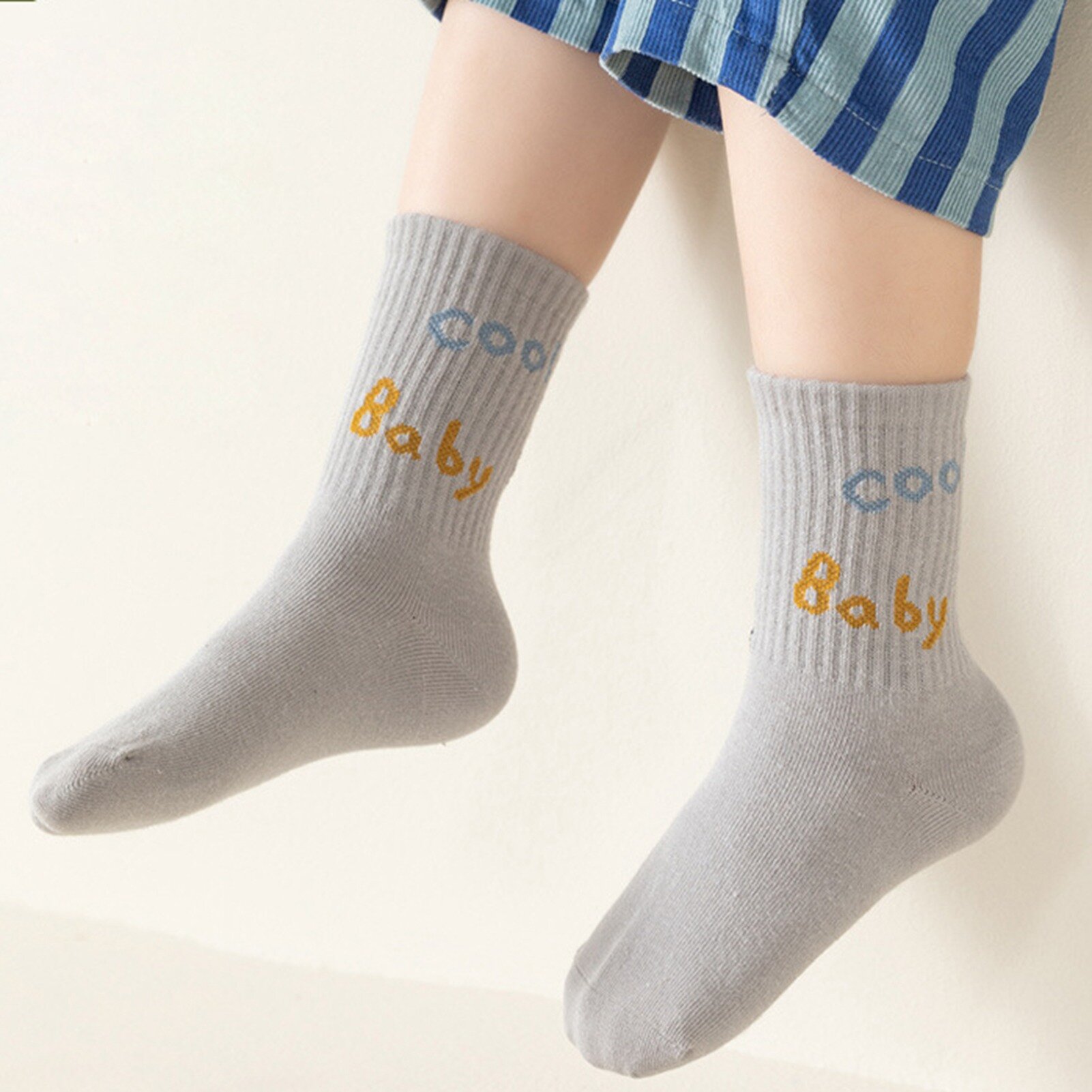 Детские носки средней длины для мальчиков, мягкие, дышащие и бесшовные для осени и зимы, размер M (3-5 лет, 15-17 см)