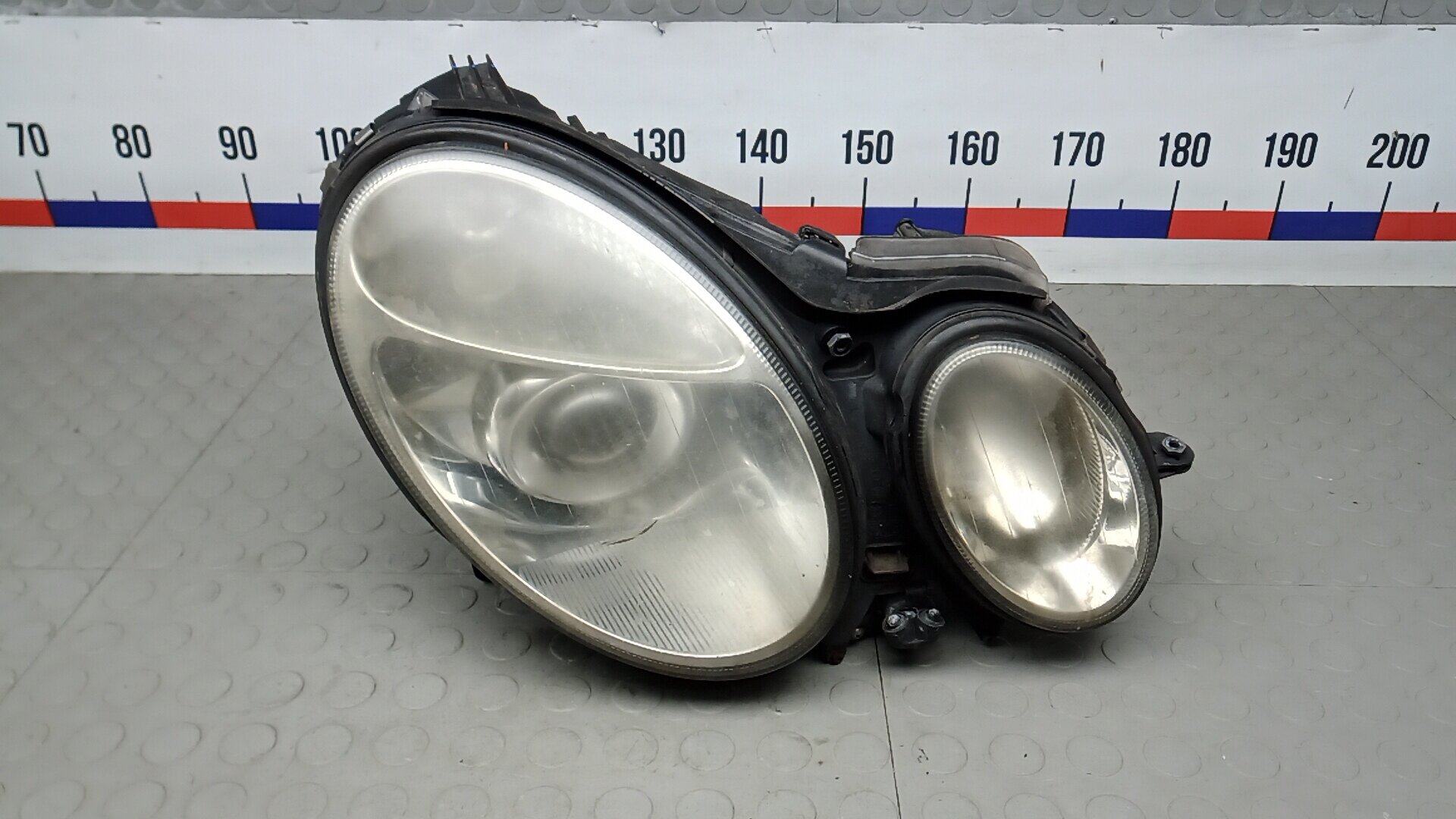 Фара правая MERCEDES BENZ E-CLASS W211