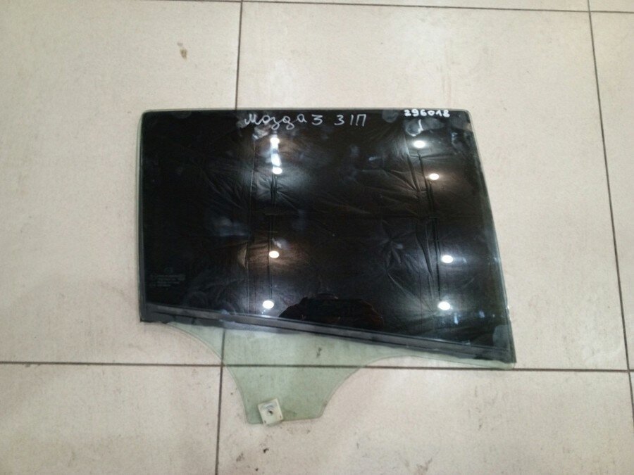 Стекло двери задней правой от Mazda 3 BL 2009-2013