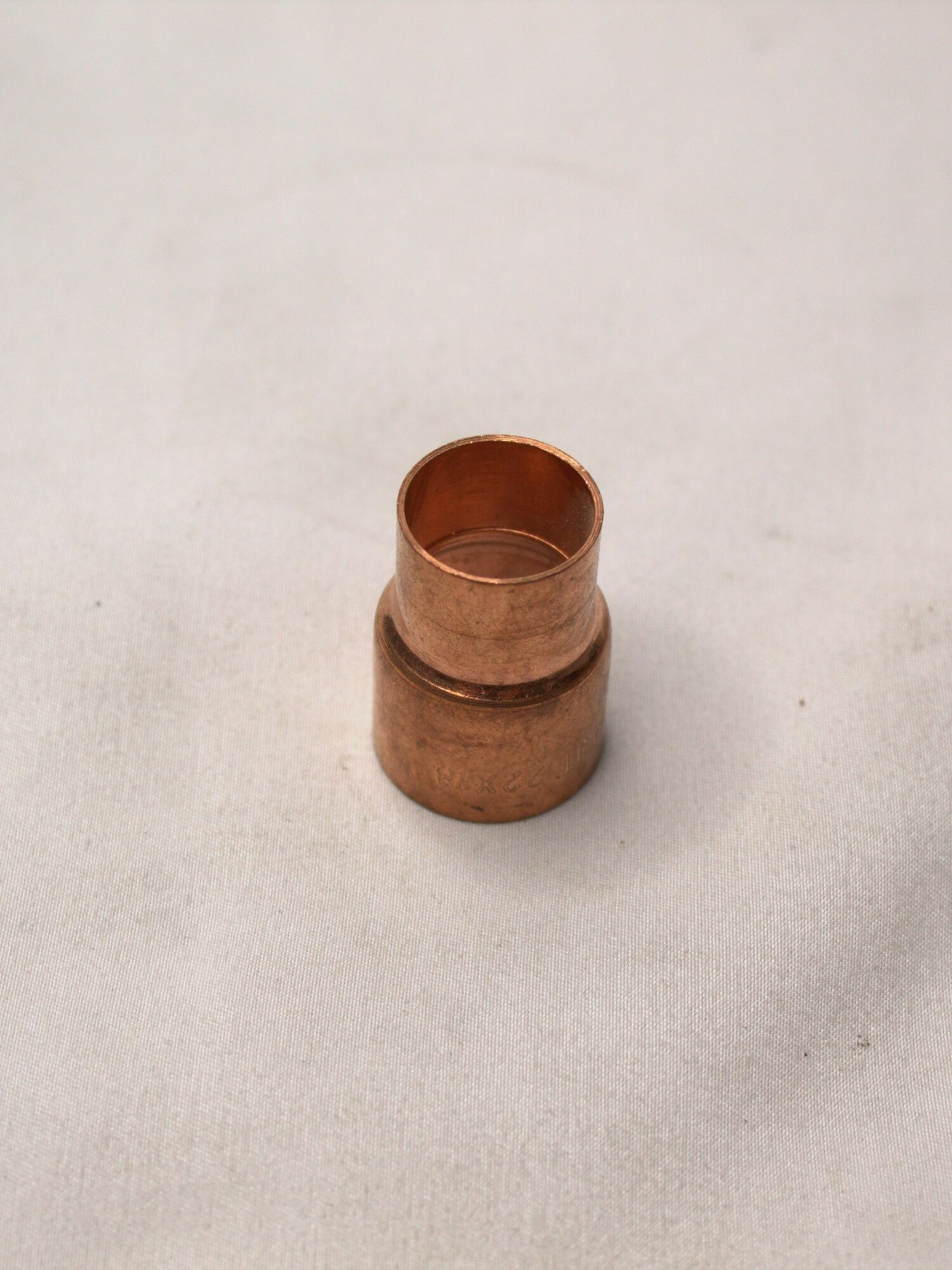 Муфта медная двухраструбная переходная 22х18