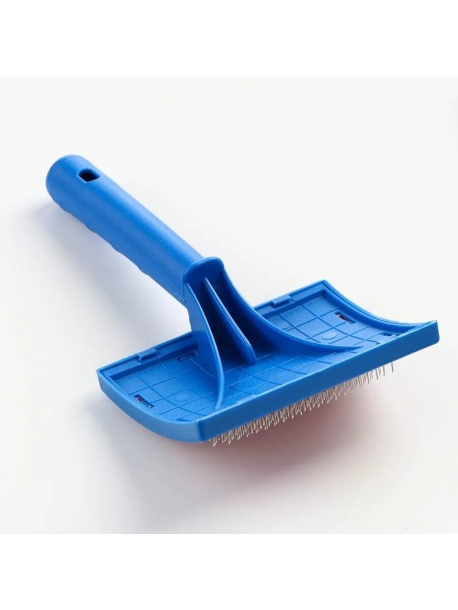 Удобная полукруглая пуходерка для ухода за шерстью