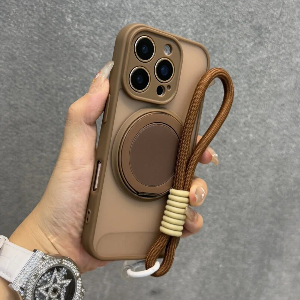 Коричневый чехол на iPhone 11 Pro Max с ремешком