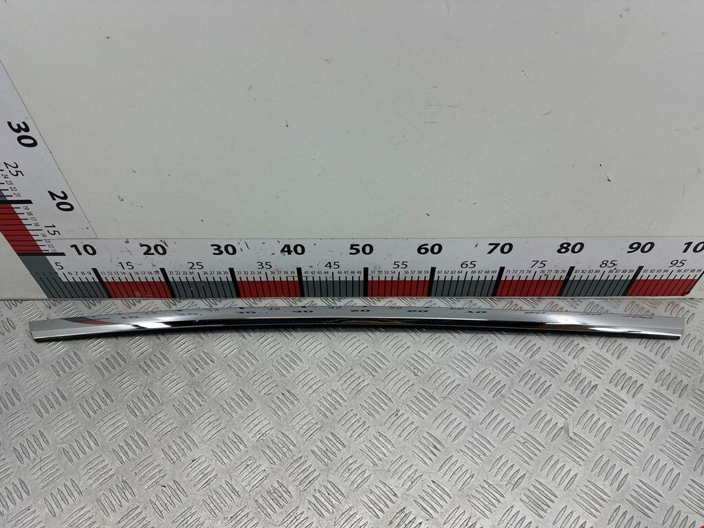 Накладка декоративная (молдинг) стекла двери задней левой Tesla Model S 103839580A арт. 2264151