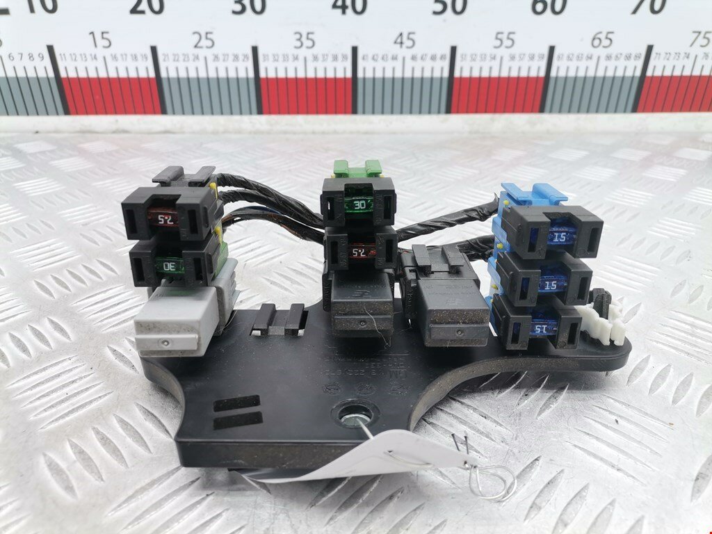 Блок предохранителей Opel Zafira B 13222872 арт. 1931404