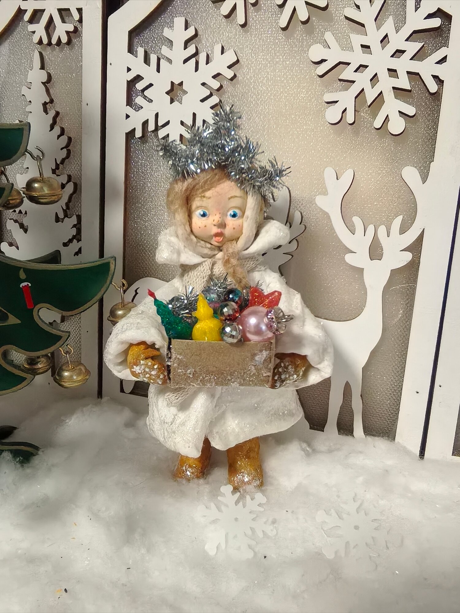 Ватная игрушка на ёлку "Девочка с подарком" ручная работа, высота игрушки 12 см