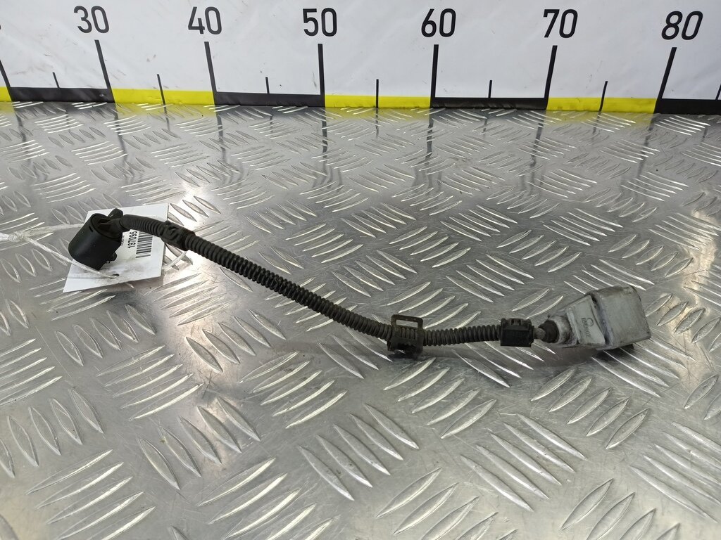 Датчик положения распредвала Б/У для Volkswagen Transporter T5 (2003—2009) 03L957147