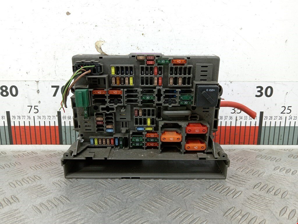 Блок предохранителей BMW 3-Series (E90/E91/E92/E93) 61149119445 арт. 2266088