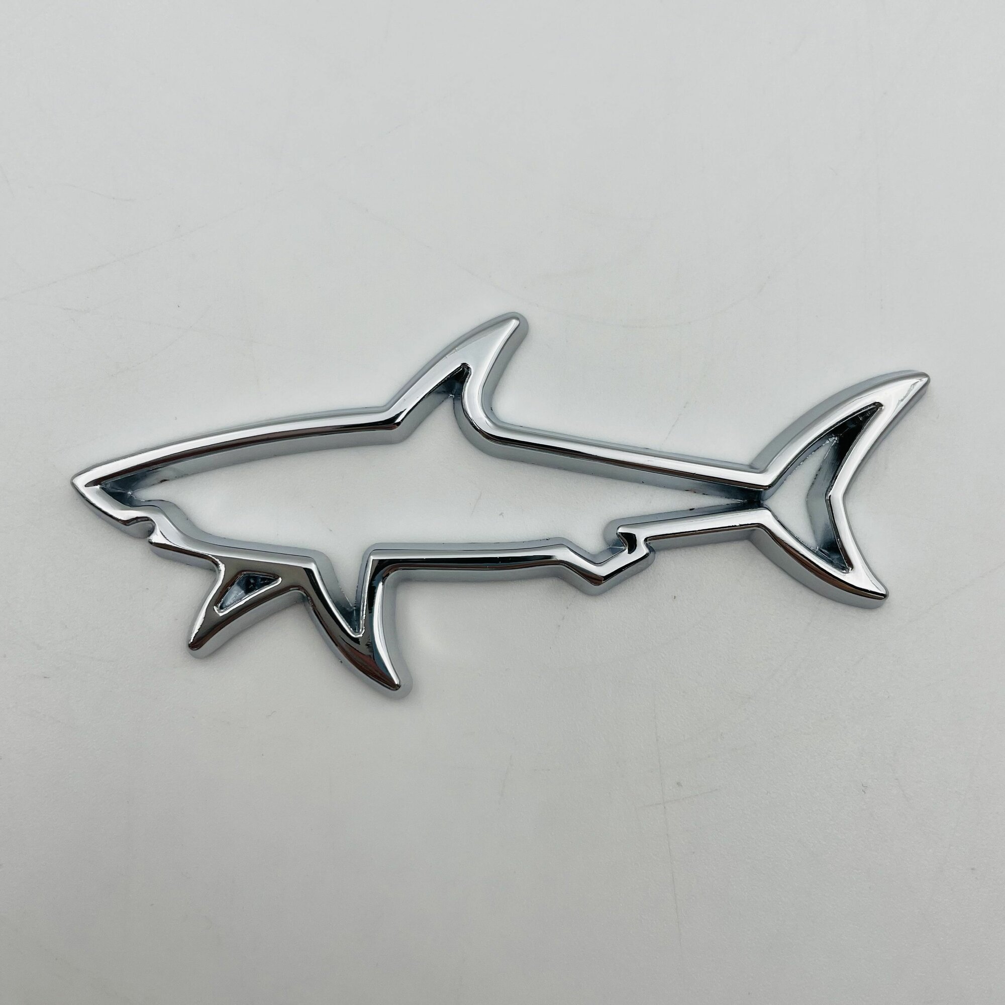 Шильдик (наклейка) металл акула цвет хром на автомобиль, мотоцикл, велосипед или гаджет 1 шт