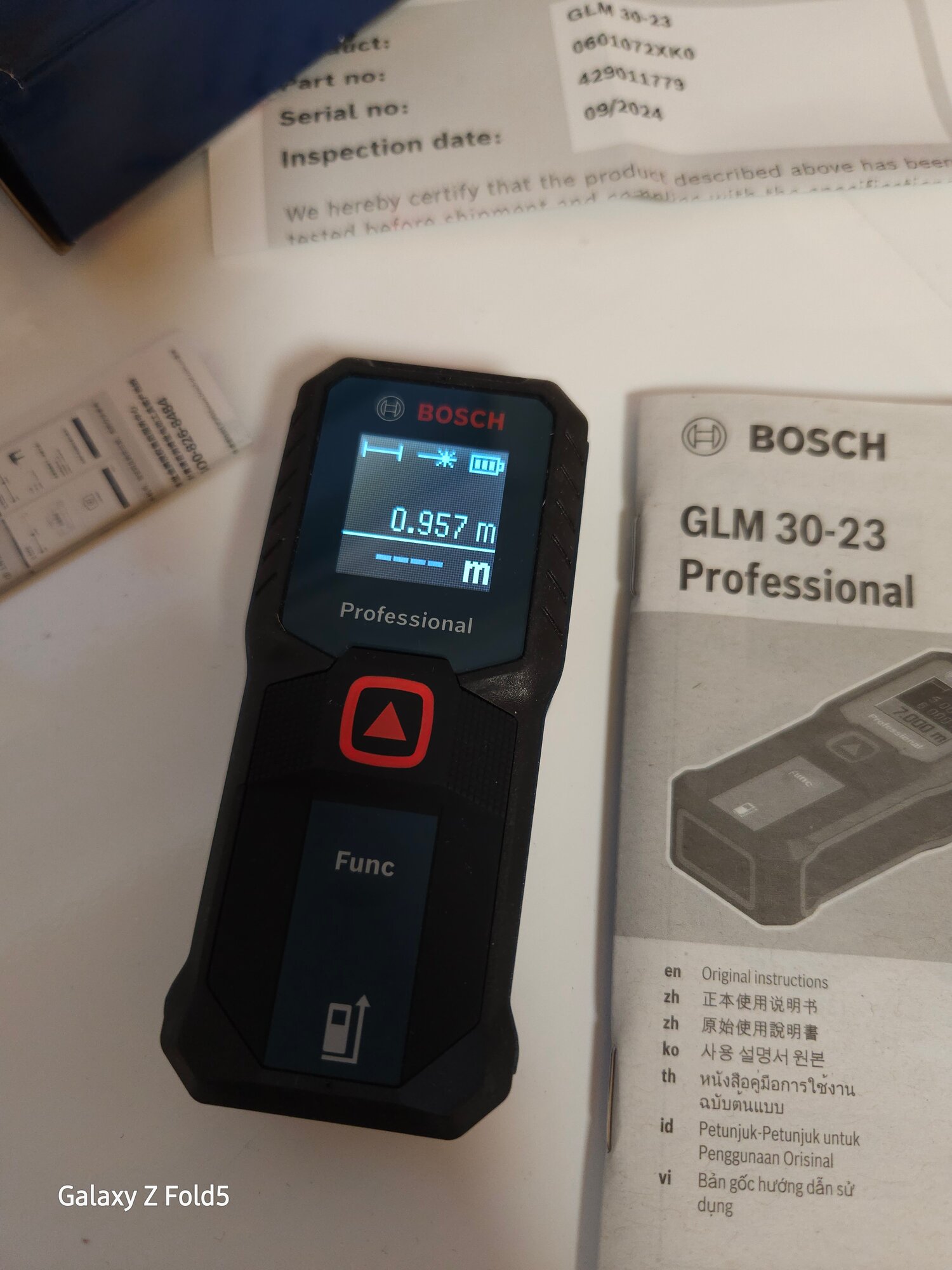 Лазерный дальномер 30 метров, рулетка лазерная Bosch GLM 30-23 оригинал(малайзия)с 2 батарейками GP