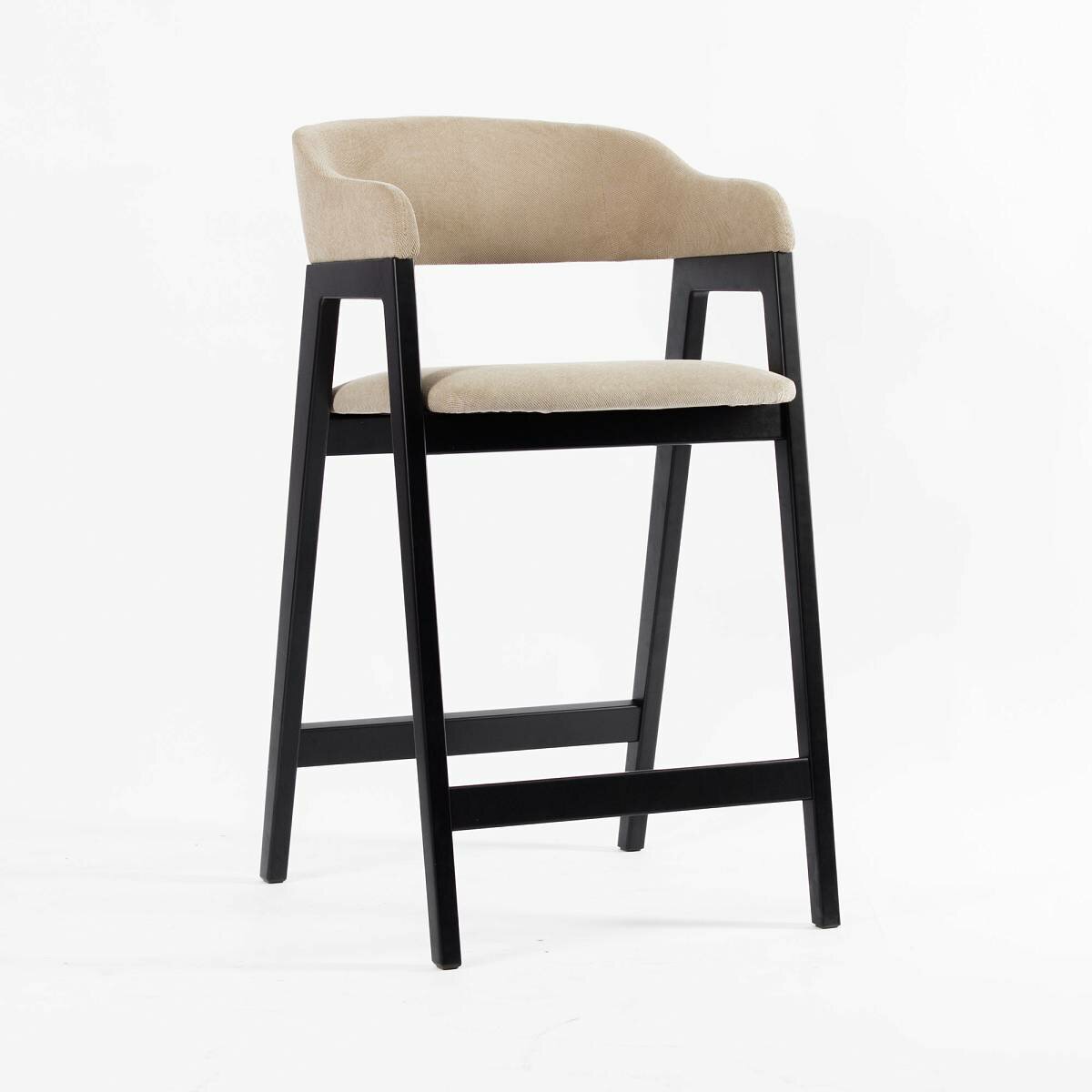Стул полубарный Челси бежевая ткань (Ophelia) массив бука (черный) высота подлокотников 83,5 см для дома/для гостиной/для столовой/для кафе/кухонный стул/стул кухонный