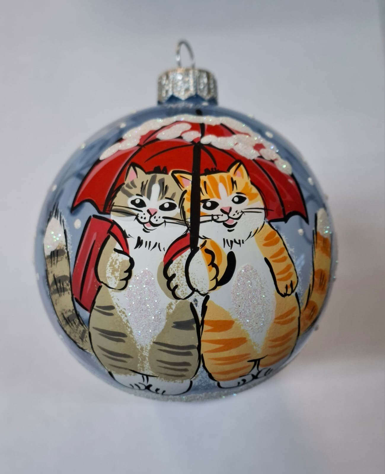 Шар на елку "Котики под зонтом" 8см