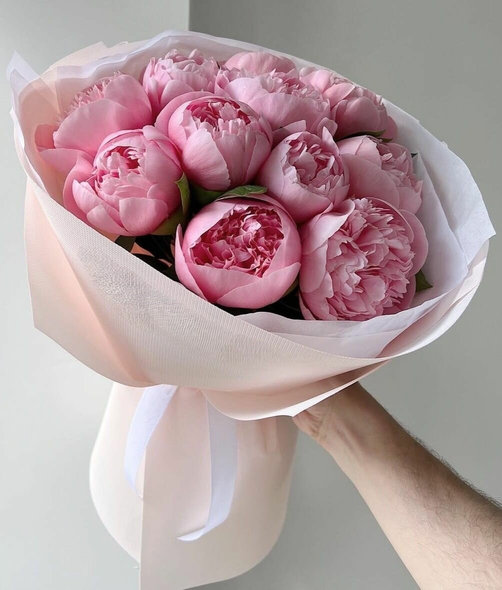 Букет розовых пионов