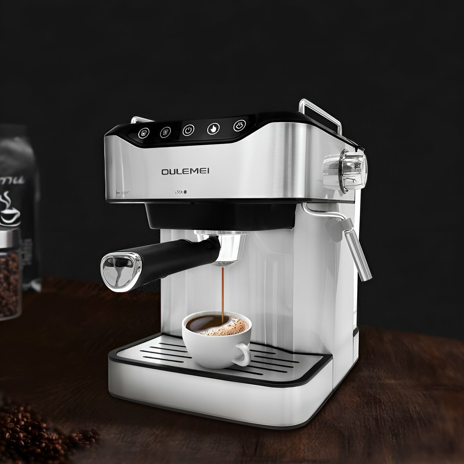 Кофемашина автоматическая, рожковая, с капучинатором, сенсорная панель