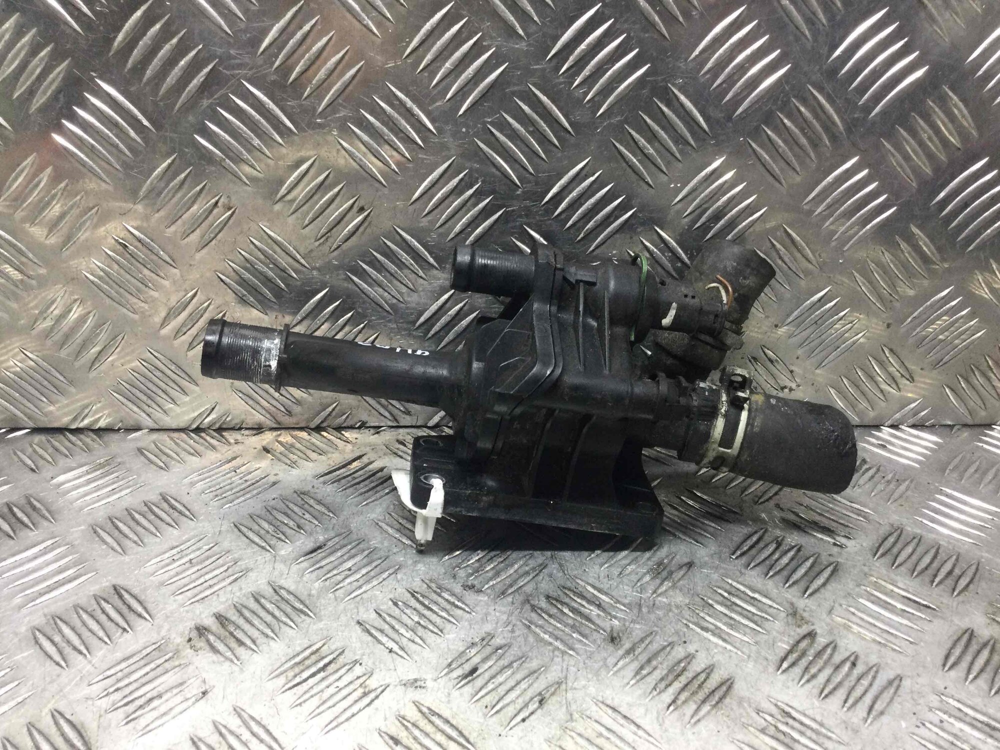 Б/У Корпус термостата Citroen Berlingo 2 поколение (2008-2012) 2011 г.