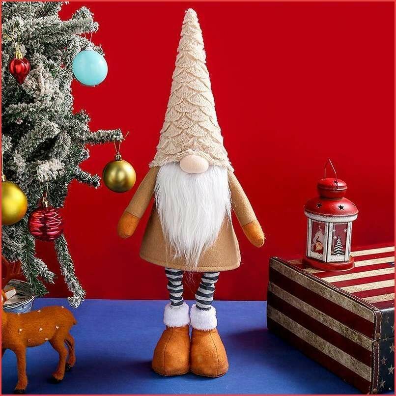 Большой рождественский гном на телескопических ножках под елкой463
