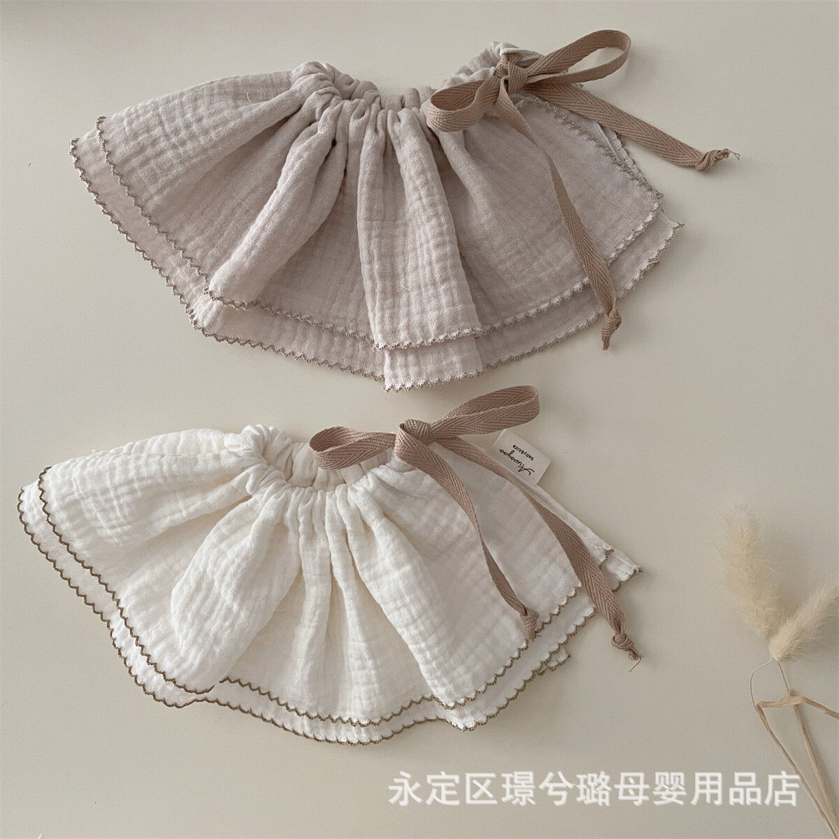 Корейский INS Чистый хлопок Четырехслойный хлопковый газовый слюнявчик Цветной блок с завязками 360-градусный анти-плюсок Молоко впитывающий слюнявчик