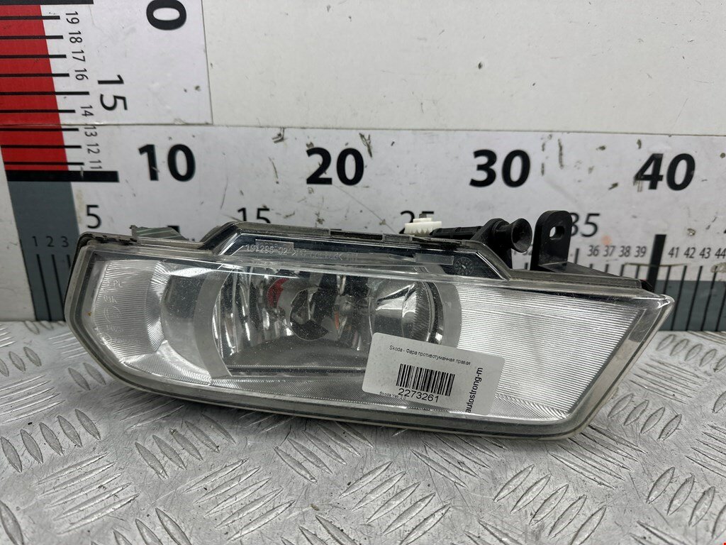 Фара противотуманная правая Skoda Yeti арт. 2273261