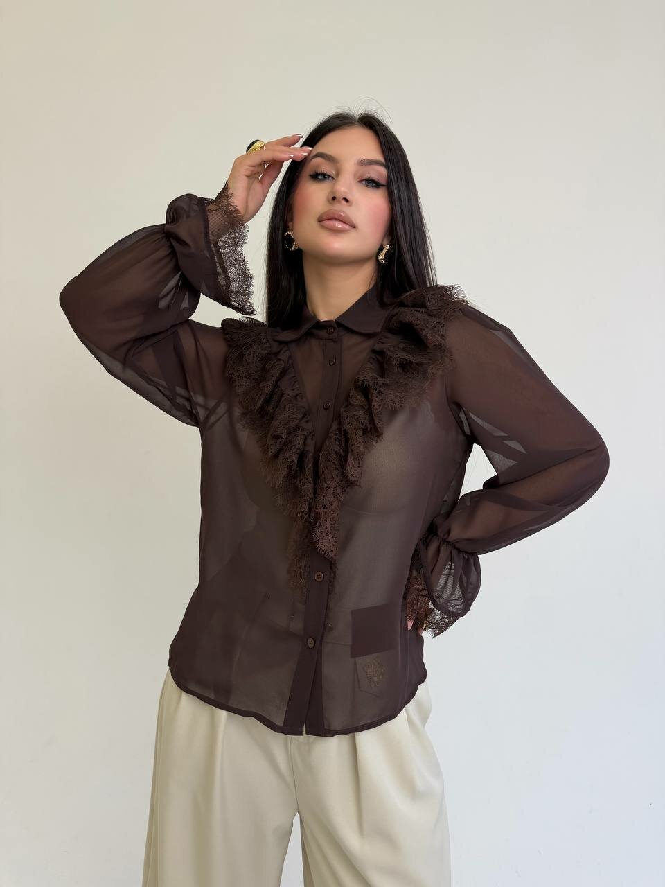 Рубашка с жабо и рюшами