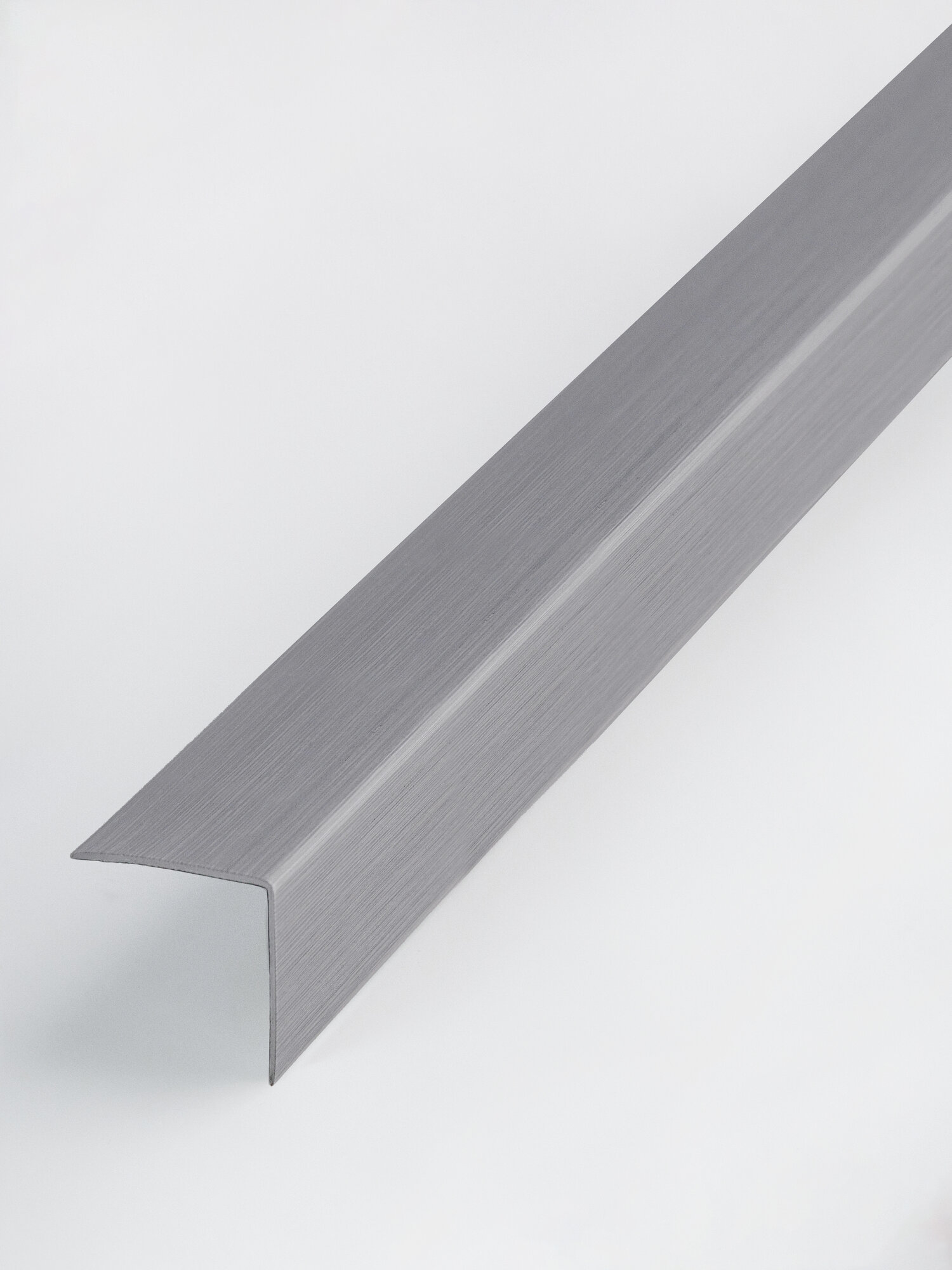 Уголок пластиковый 30х30 мм, длина 2,7 м, угол ПВХ для стен внешний Деконика, алюминий 186