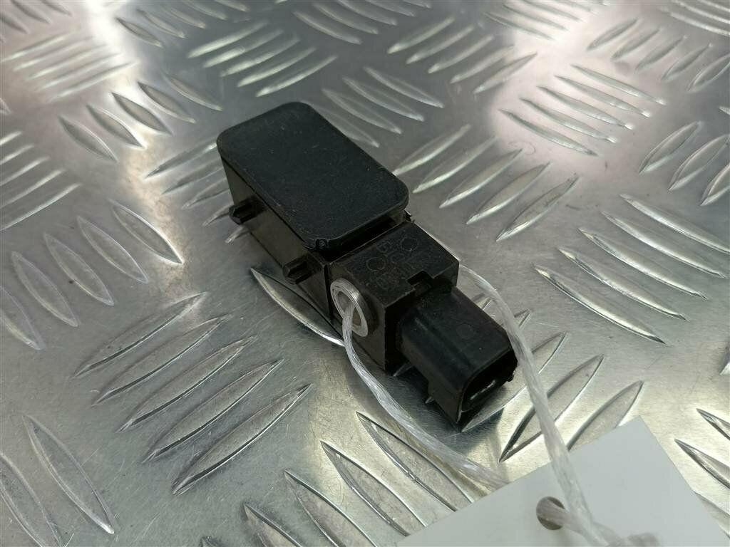 Датчик удара (AIR BAG) Б/У для MAZDA 6 GG рестайлинг (2005—2008) GJ6A57KC0