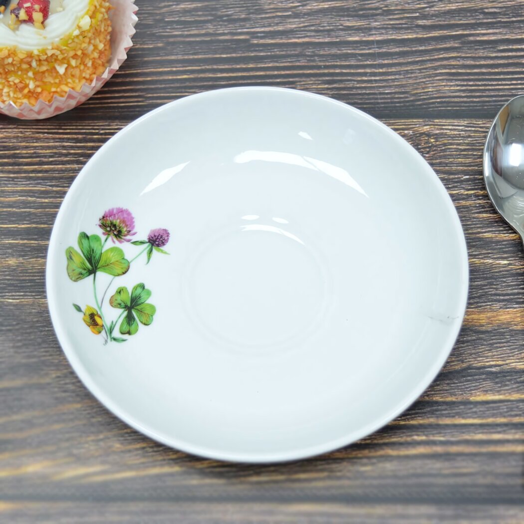 Блюдце фарфоровое 'Клевер' 150мм, декор цветы, для сервировки