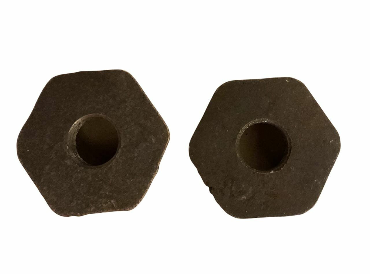 Пробка чугунная проходная 1/2 правая , 2 шт