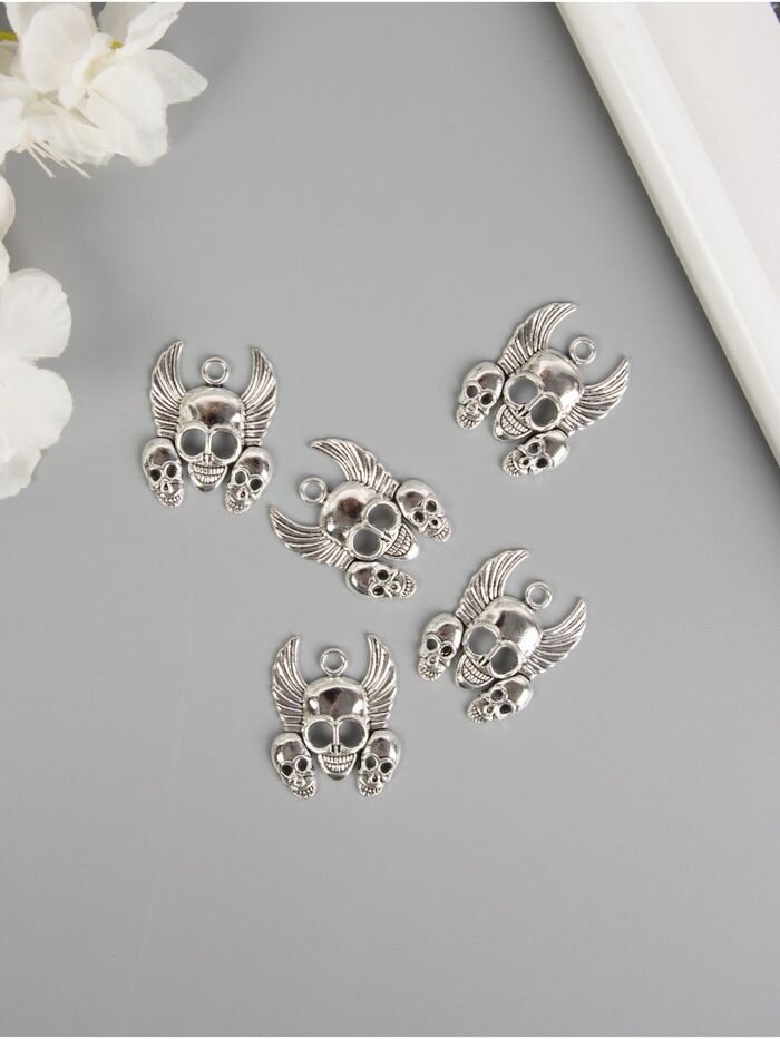 Набор декоративных элементов для творчества Три черепа и крылья, металл под серебро, 5 шт, 3.3 2.6 0.2 см