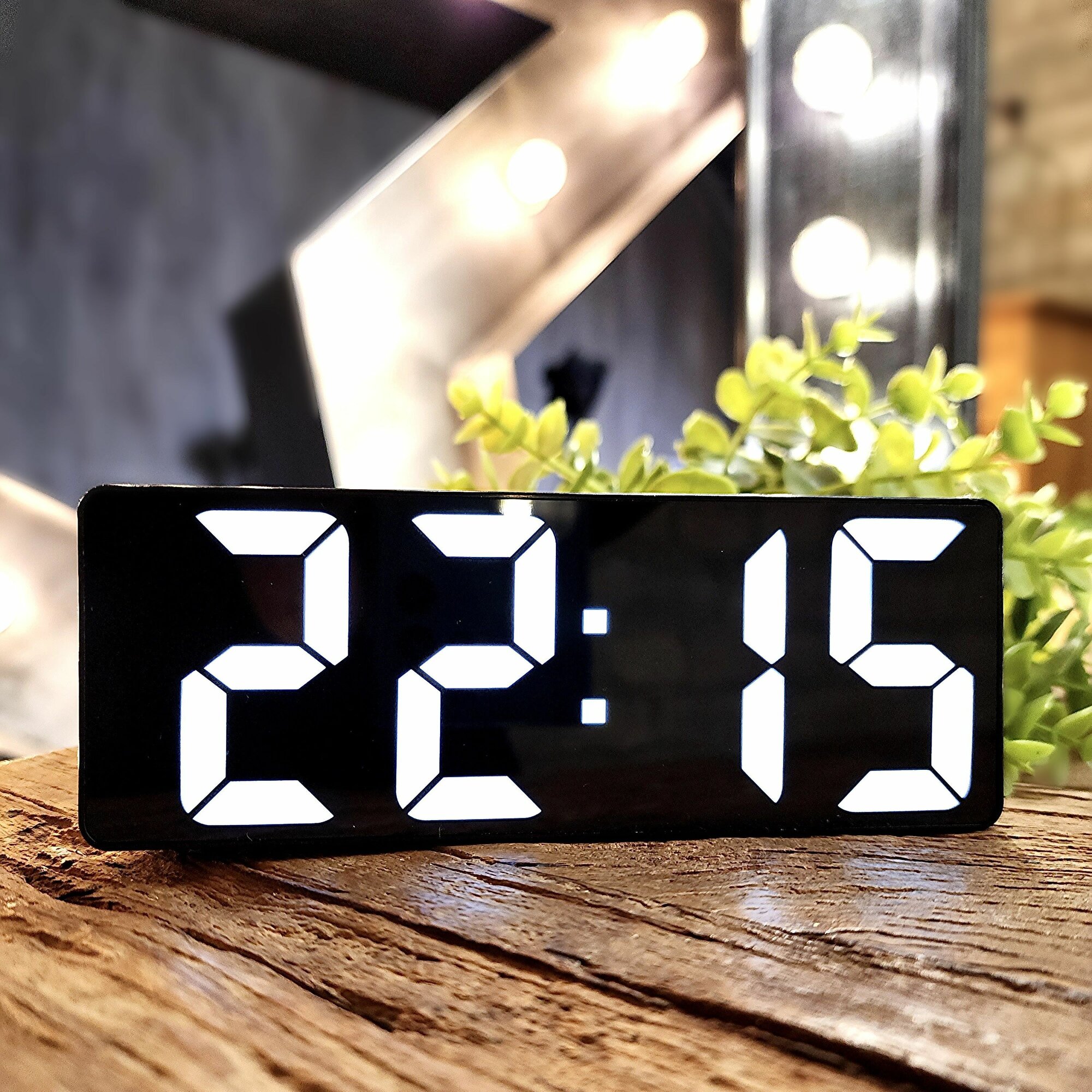 Часы настольные электронные на батарейках с будильником для интерьера комнаты школы работы для дома