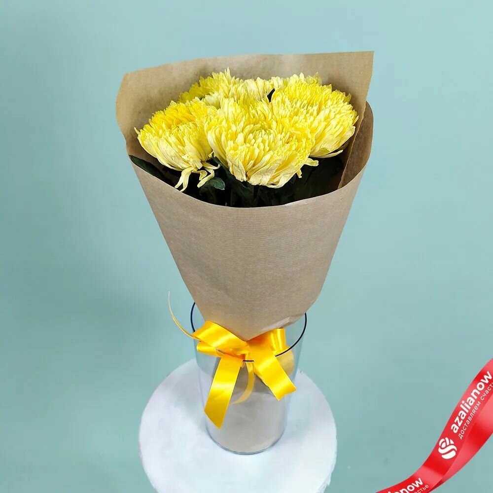 Букет из 5 желтых одноголовых хризантем в крафте от АзалияНау