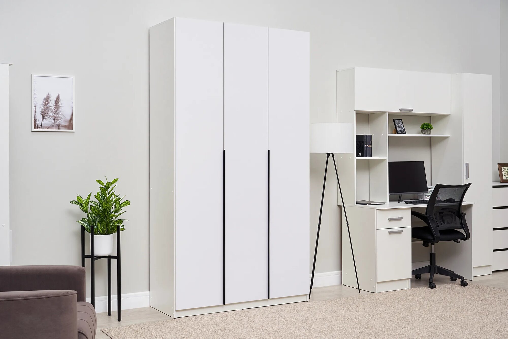 Шкаф 3-х створчатый Ирбис, белый / белый глянец, ЛДСП, 5 полок, 1 штанга