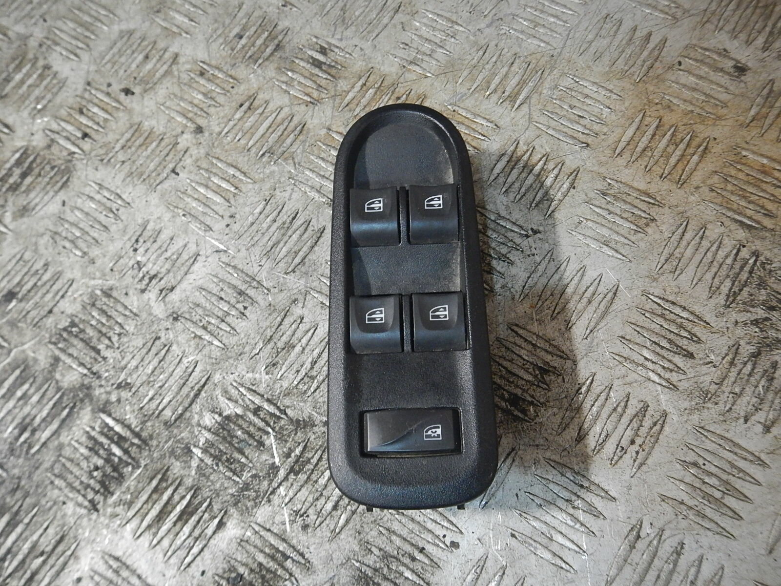 Б/У Блок управления стеклоподъемниками, ВАЗ (VAZ)-LADA XRAY LADA XRAY (15-) Без видимых повреждений. 616073 LADA арт. 25...