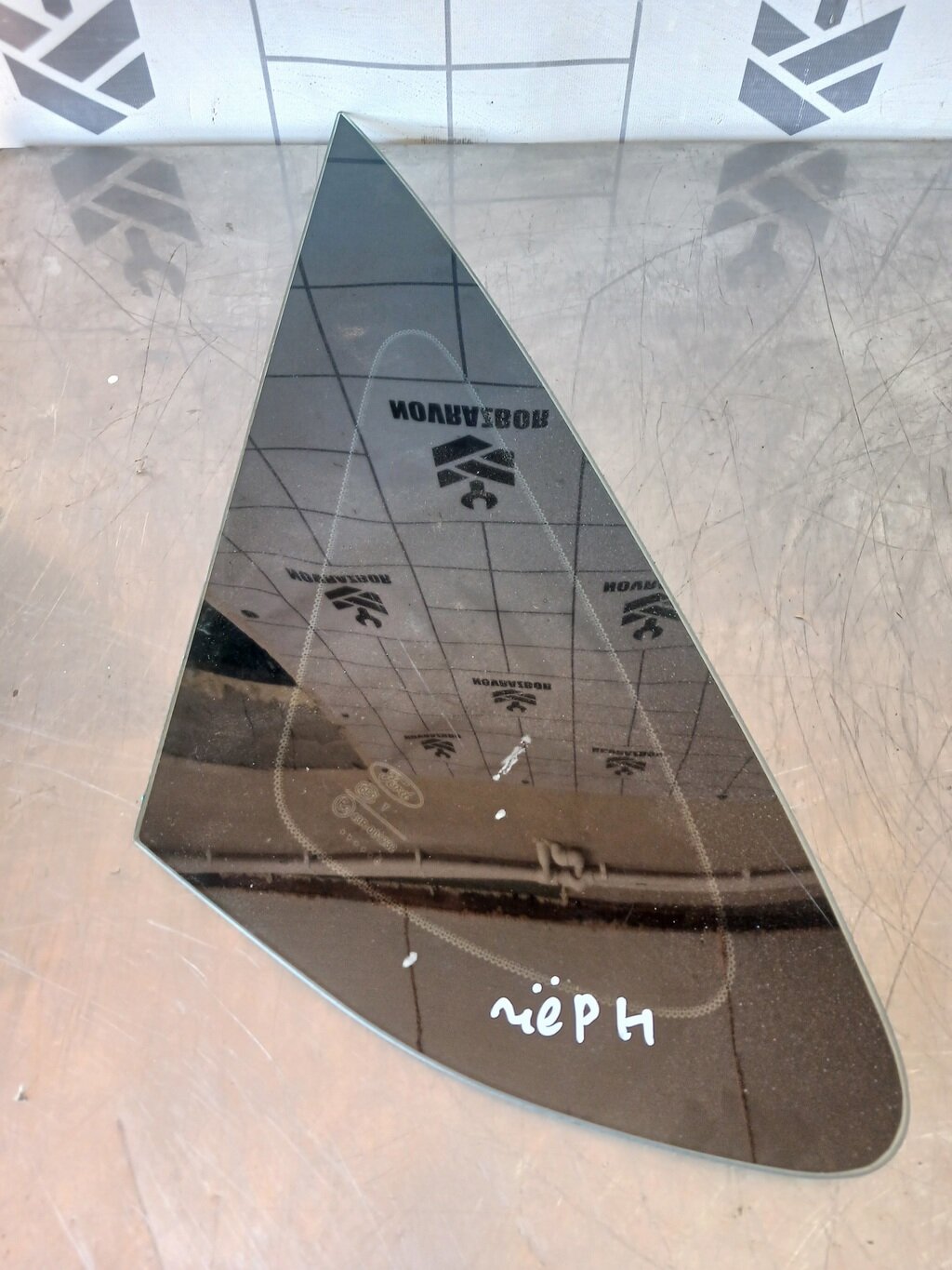 Стекло кузовное глухое левое Ford Focus 2 08-11