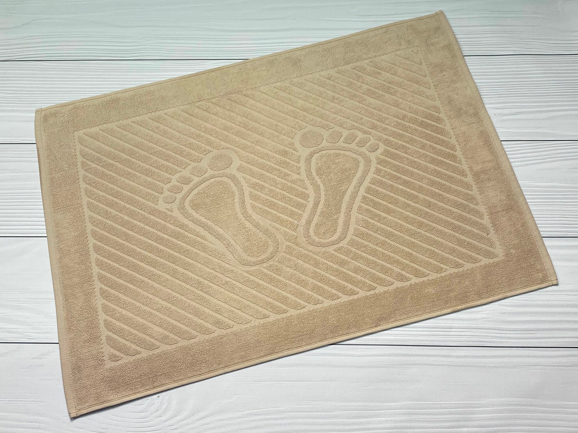 Махровое полотенце для ног, коврик для ног в ванную "Ножки" 50х70 см 450 г/м2 Бежевое Диагональ