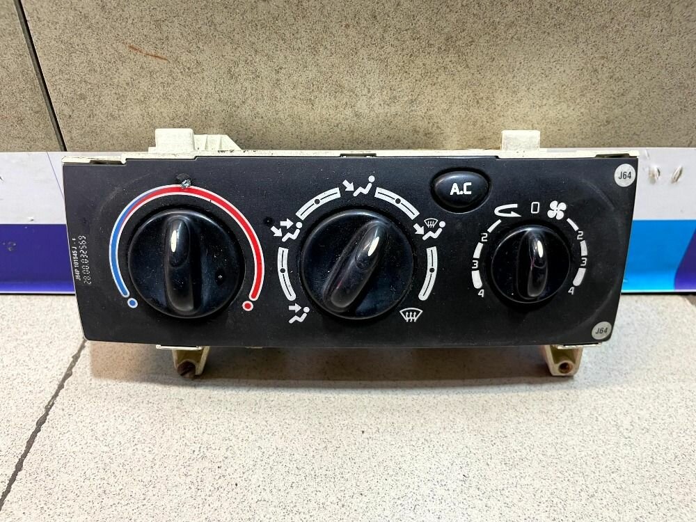 Блок управления отопителем Renault Scenic 7701048378