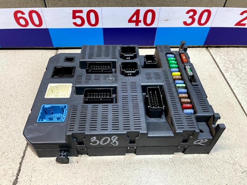 Блок предохранителей Peugeot 308 6580NE