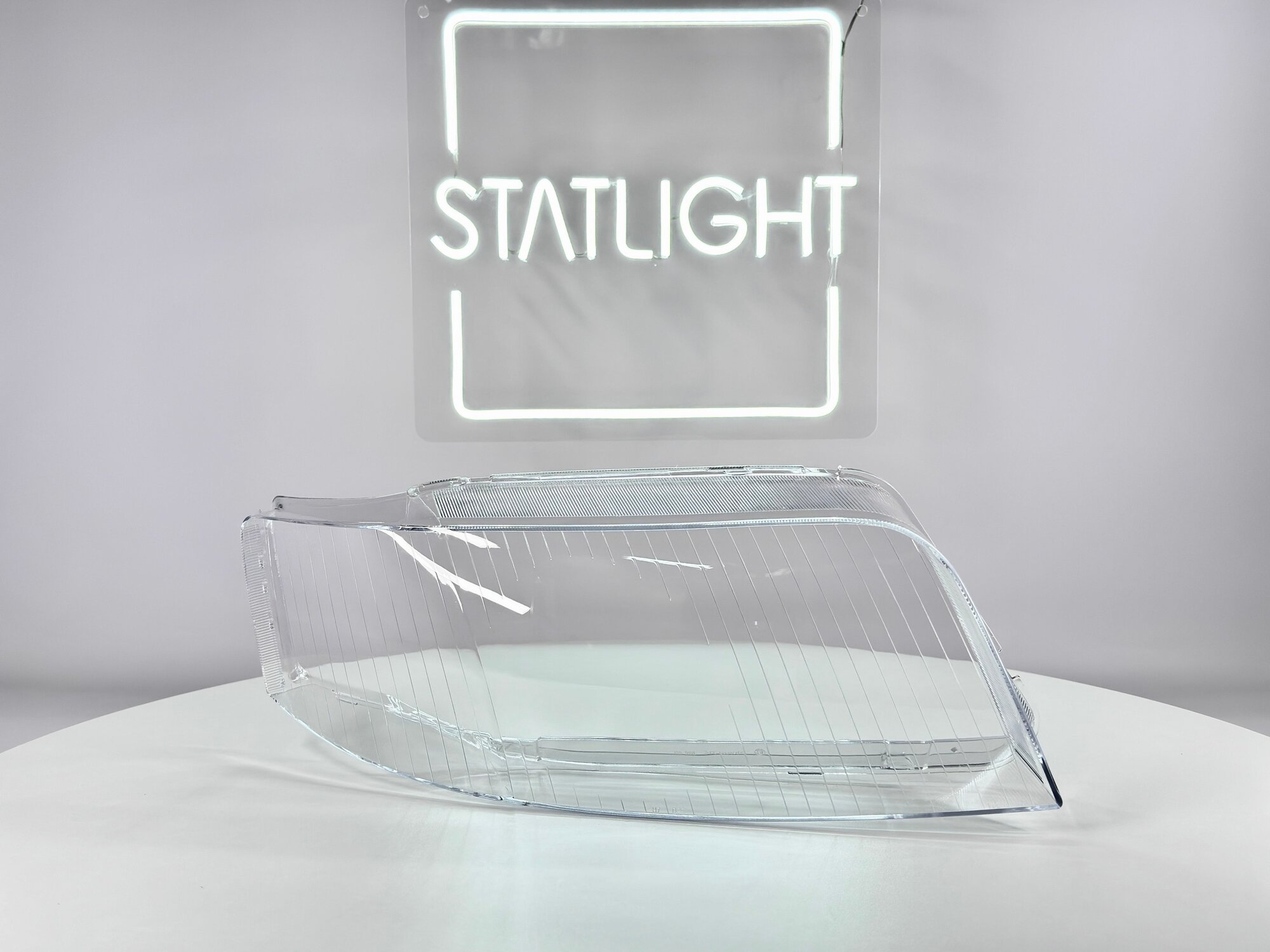 Правое стекло фары для Audi A6 C5 2001-2005