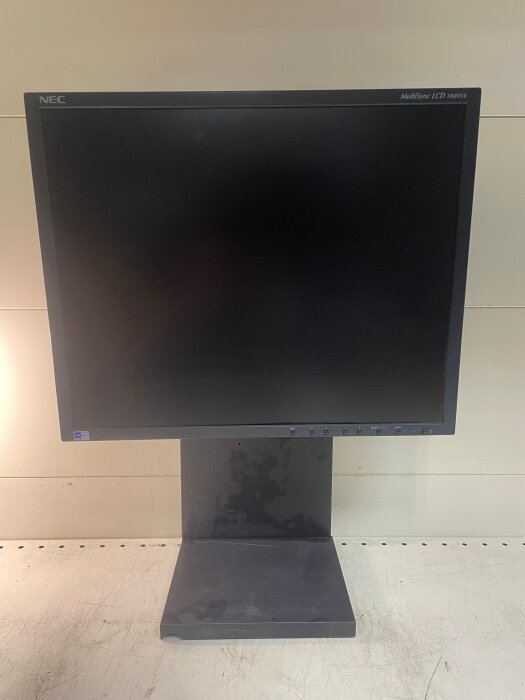 Монитор ЖК уцененный 18" 5:4 NEC 1880SX черный