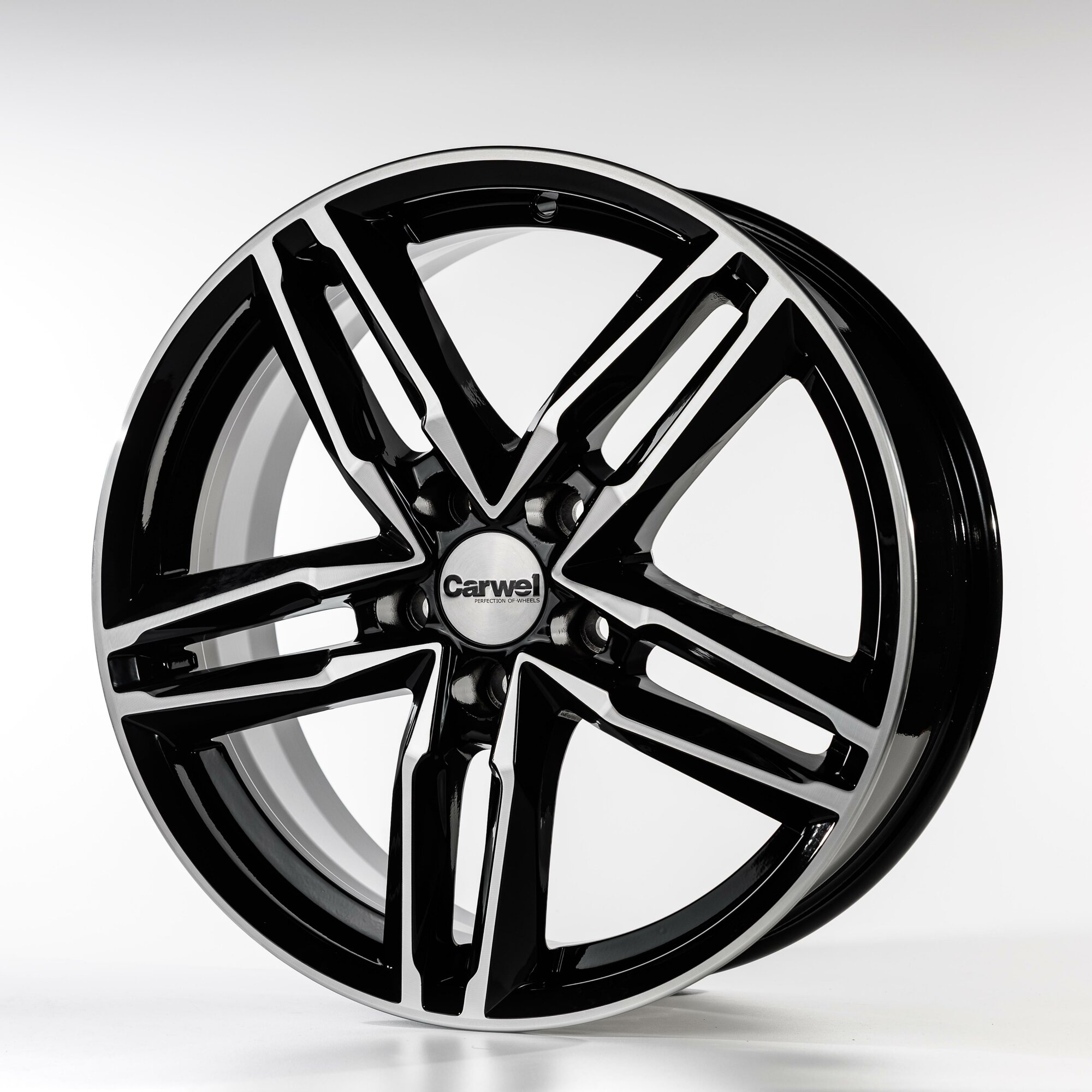 Carwel Малык 140 18x7.5 5x115 et40 dia70.2 Чёрный глянцевый с полированной лицевой частью
