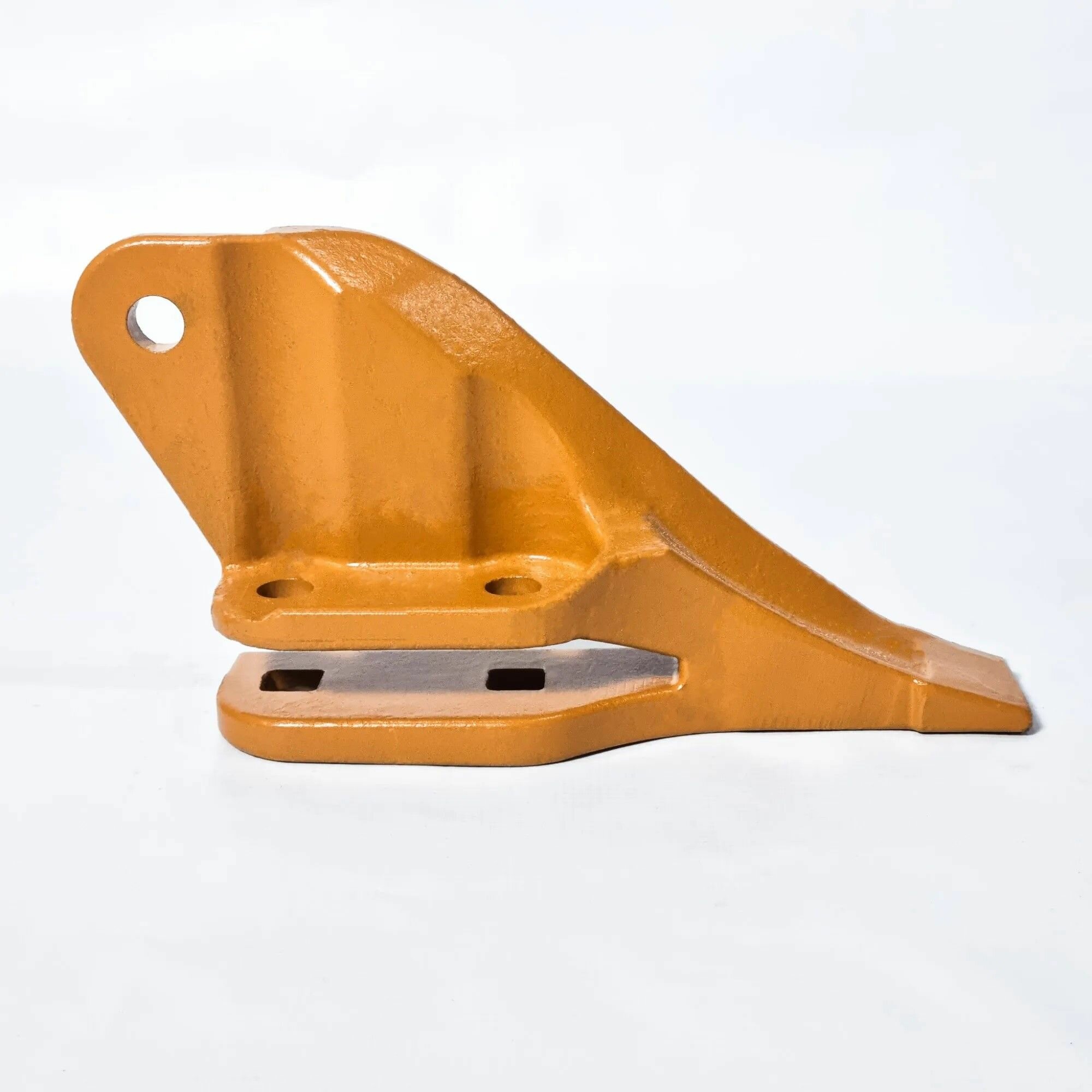 Зуб ковша боковой левый B95-100, 85801376 Aili для экскаваторов-погрузчиков NEW HOLLAND LB90/95/100/110/115