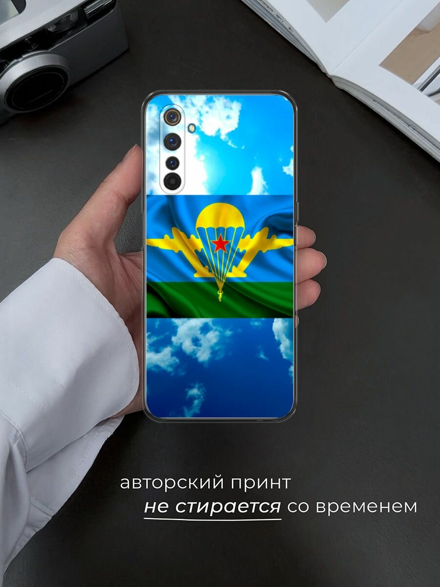 Чехол на Realme 6 Pro / Реалми 6 Про с принтом "ВДВ флаг в небесах" — фото 1