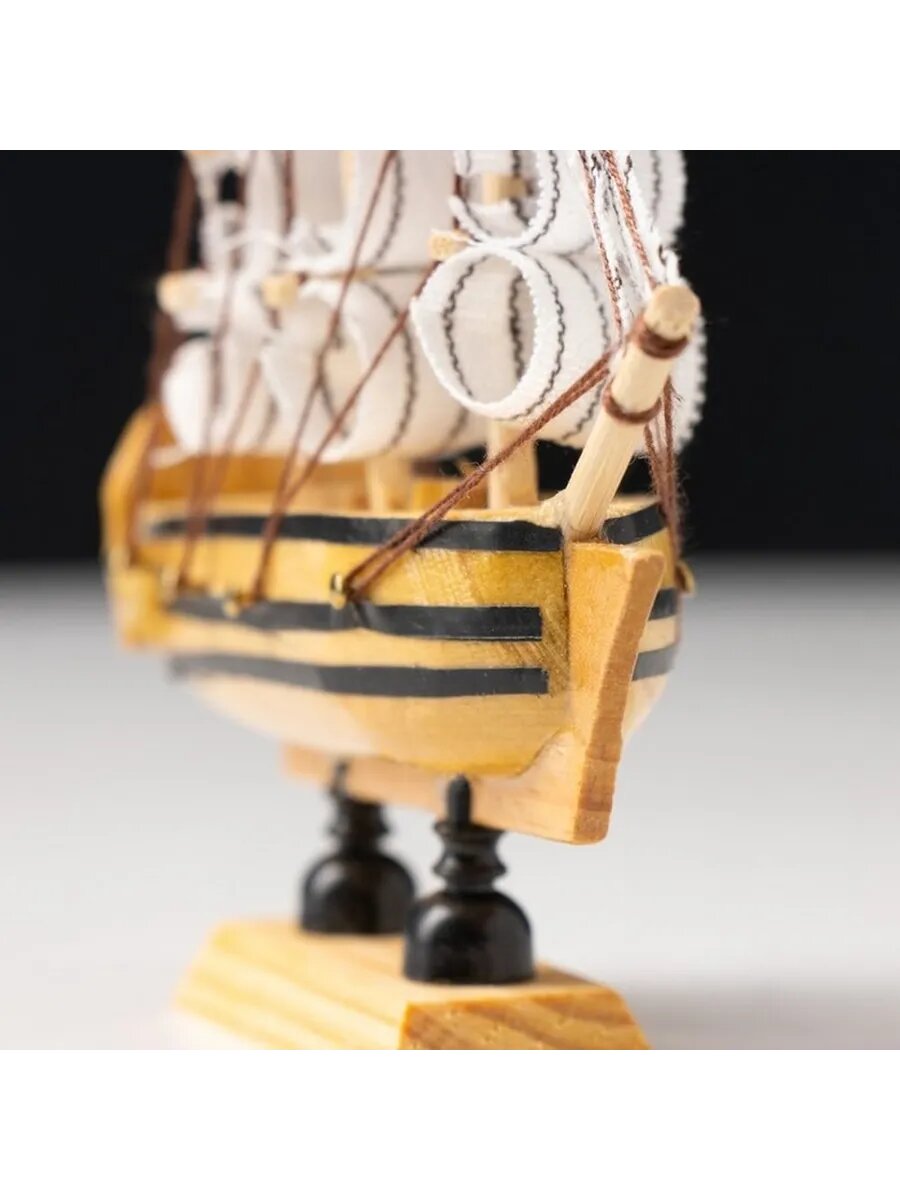 Миниатюрный морской корабль для интерьера