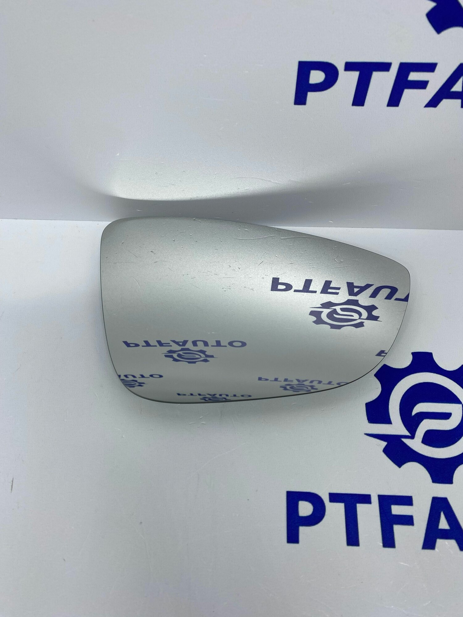 Зеркальный элемент правый Volkswagen Passat B7